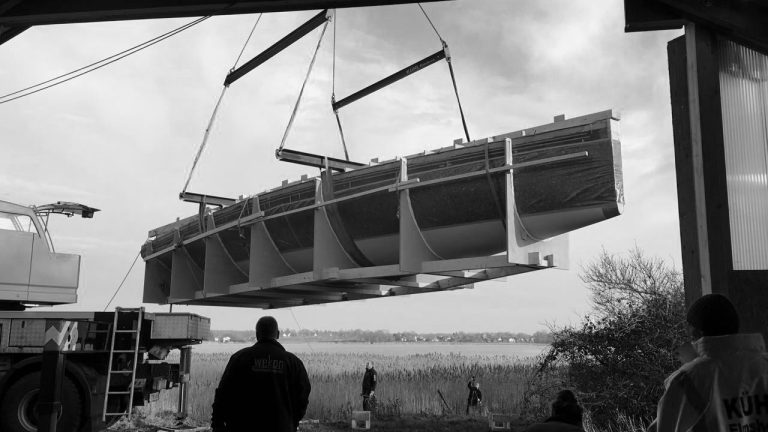 S.Y. ELIDA: HULL TURNOVER SUCCESSFUL | THOMAS TISON YACHT DESIGN